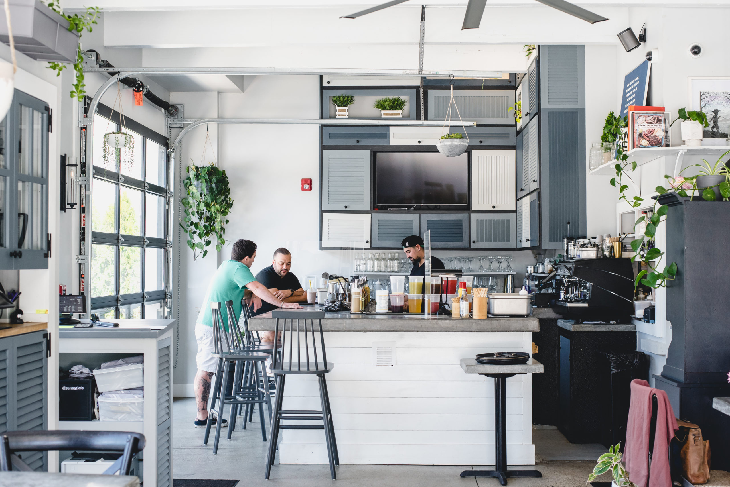 How To Get Started in Restaurant Photography - Bee The Love